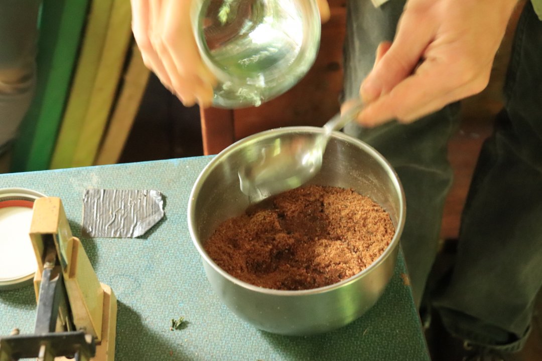 Making a herbal percolation